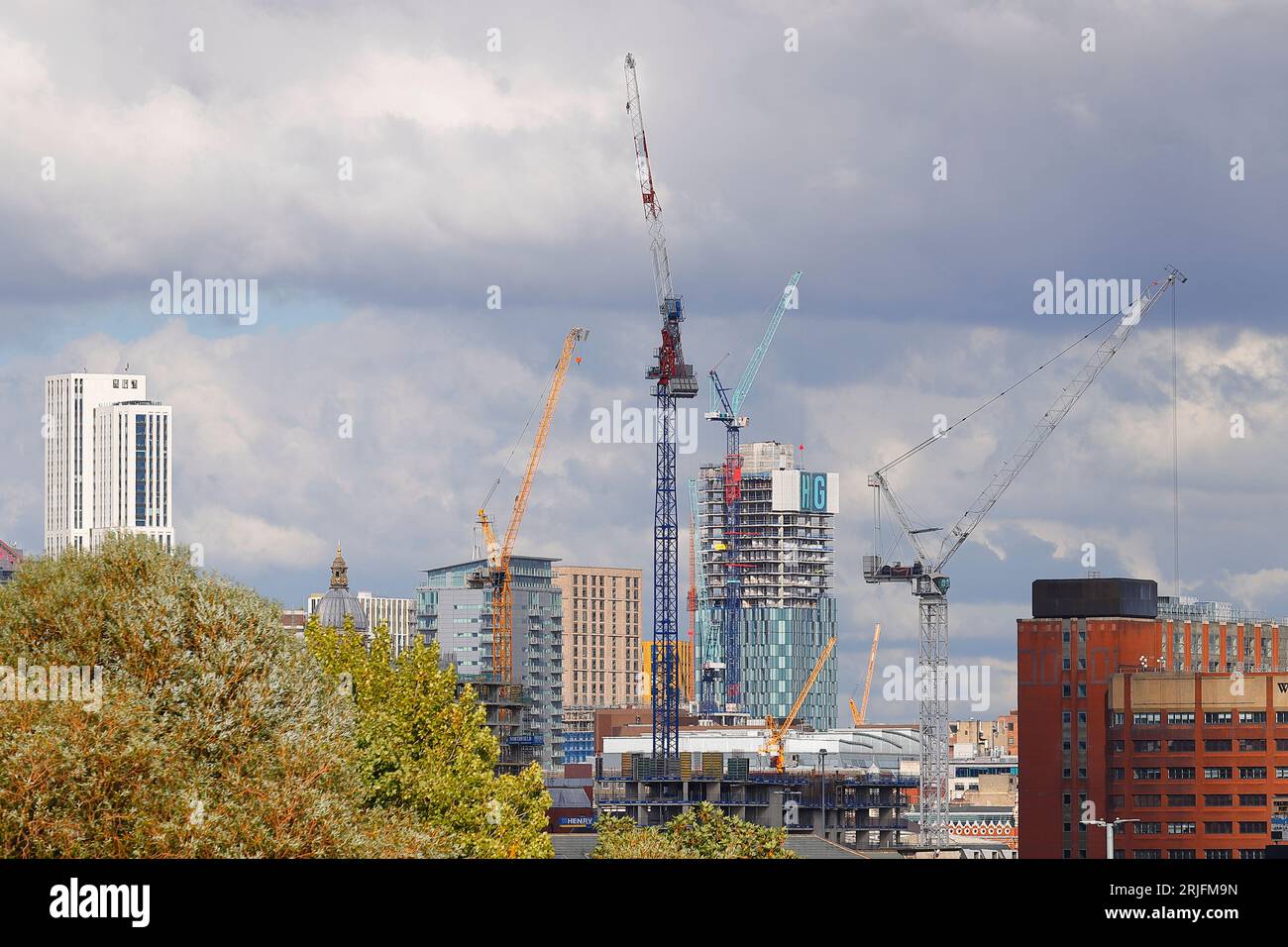 Buildings under construction in leeds hi-res stock photography and ...