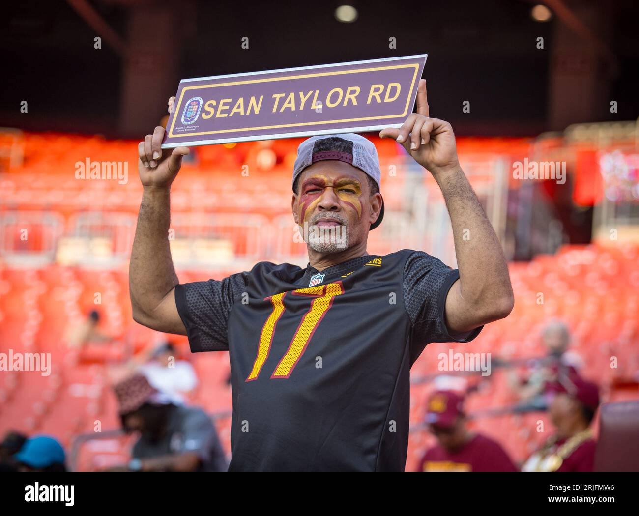 Washington commanders fans hi-res stock photography and images - Alamy