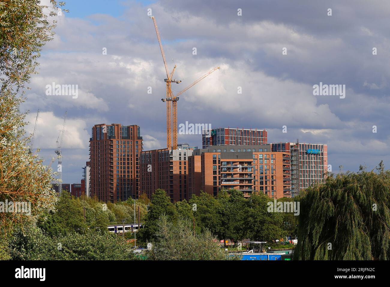 Buildings under construction in leeds hi-res stock photography and ...