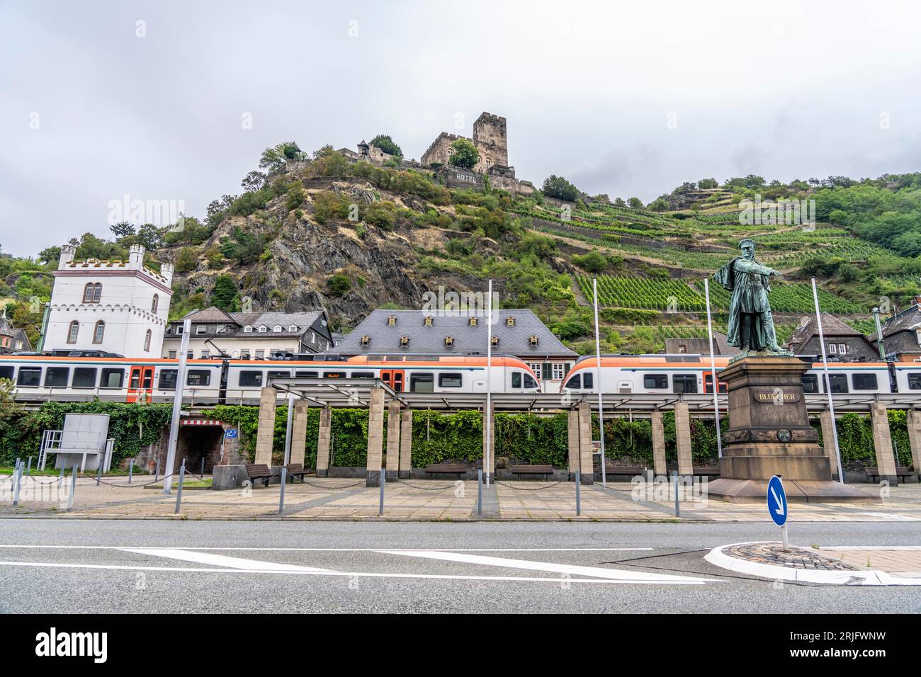Upper Middle Rhine Valley, railway line on the right bank of the Rhine ...