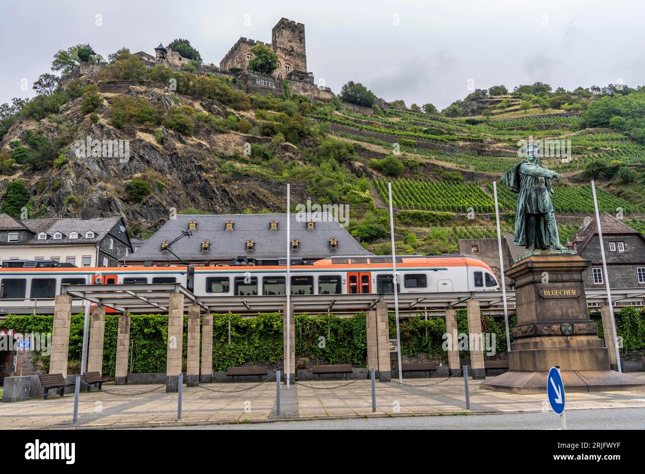 Upper Middle Rhine Valley, railway line on the right bank of the Rhine ...