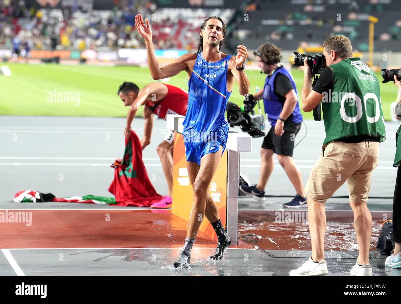 Italy's Gianmarco Tamberi celebrates winning gold in the Men's High ...