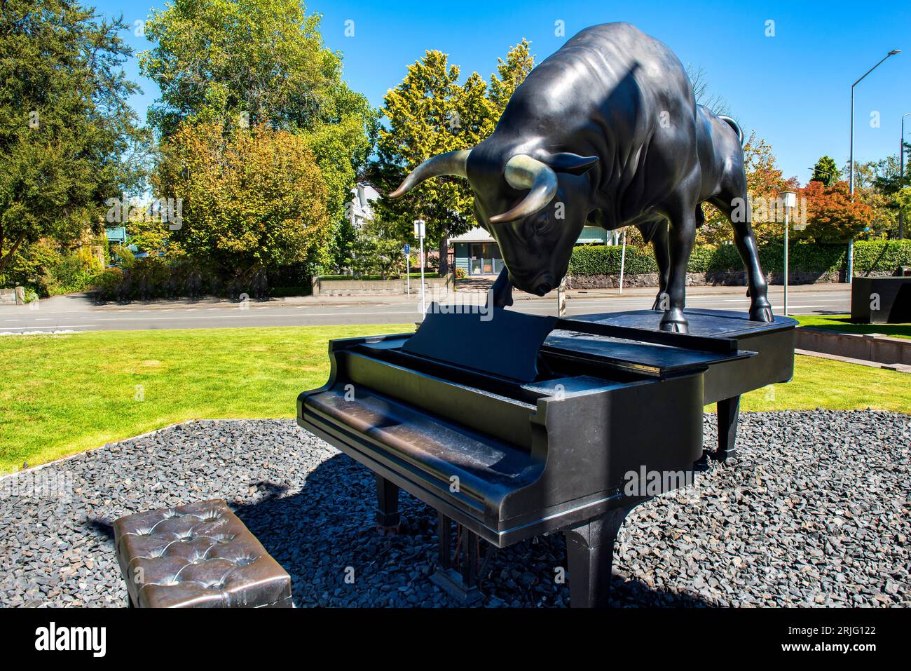 Chapman's Homer by Michael Parekowhai, symbol of hope in an earthquake ...