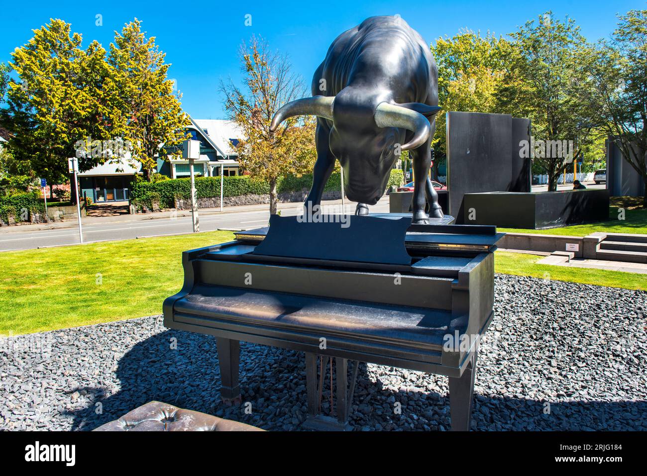 Chapman's Homer by Michael Parekowhai, symbol of hope in an earthquake ...