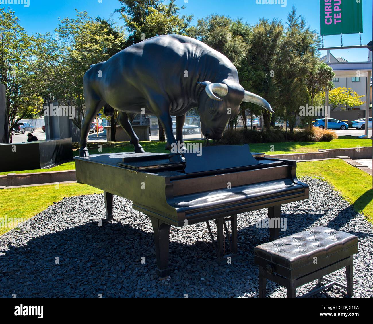Chapman's Homer by Michael Parekowhai, symbol of hope in an earthquake ...
