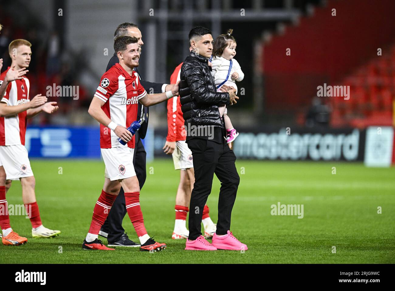 Daughter say goodbye hi-res stock photography and images - Alamy
