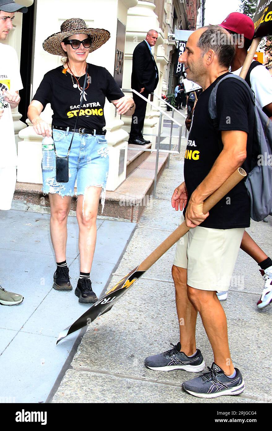 New York, NY, USA. 21st Aug, 2023. Debra Messing, Peter Jacobson pictured at the SAG/AFTRA ...