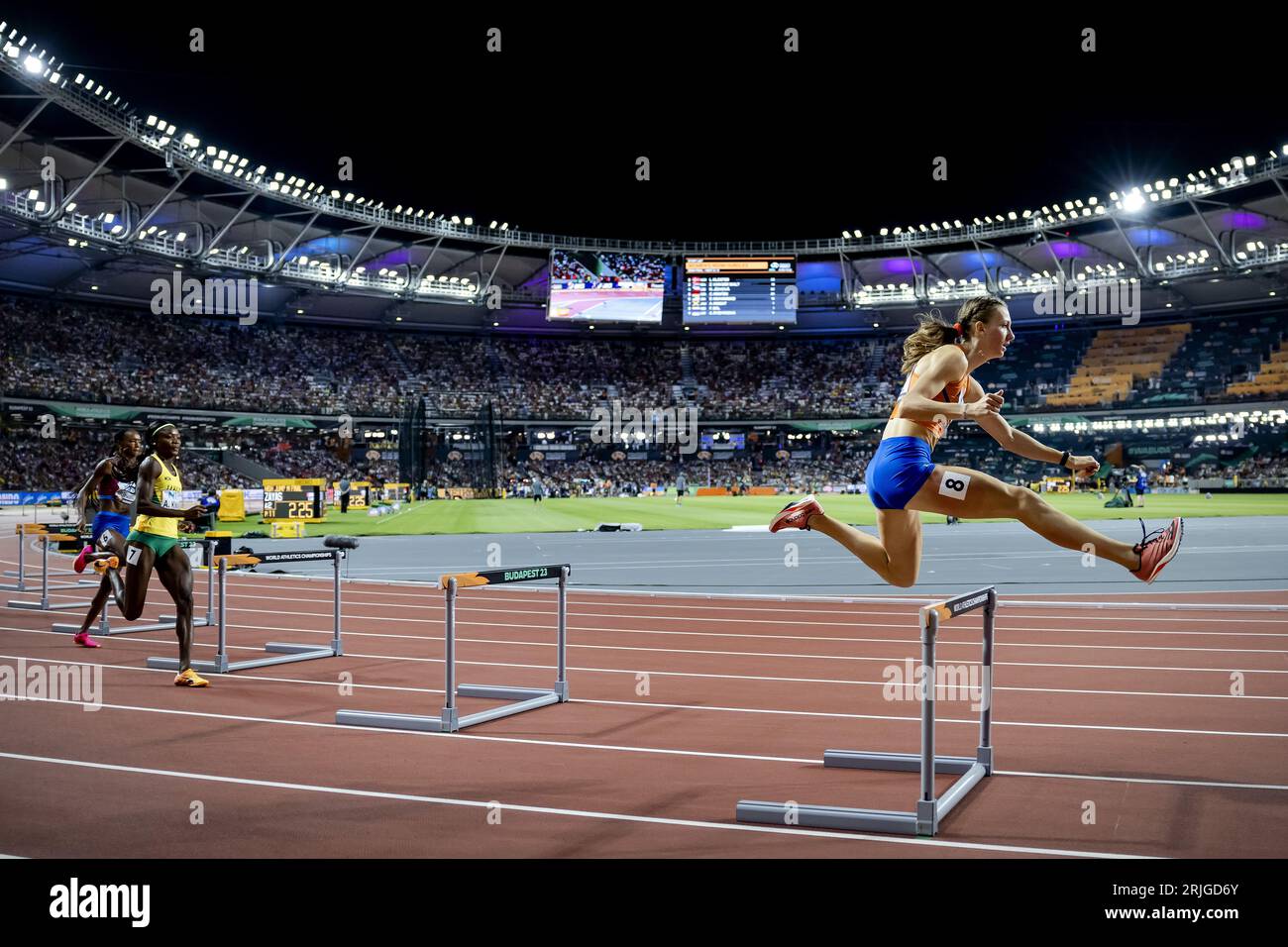 BUDAPEST - Femke Bol in action on the 400 meters hurdles during the ...