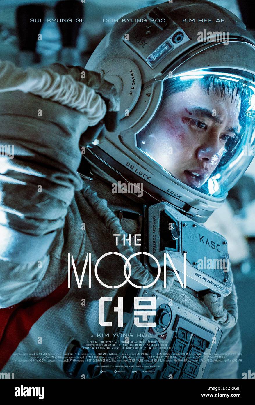 THE MOON, (aka DEO MUN), US poster, Kyung-soo DO, 2023. © Well Go USA ...