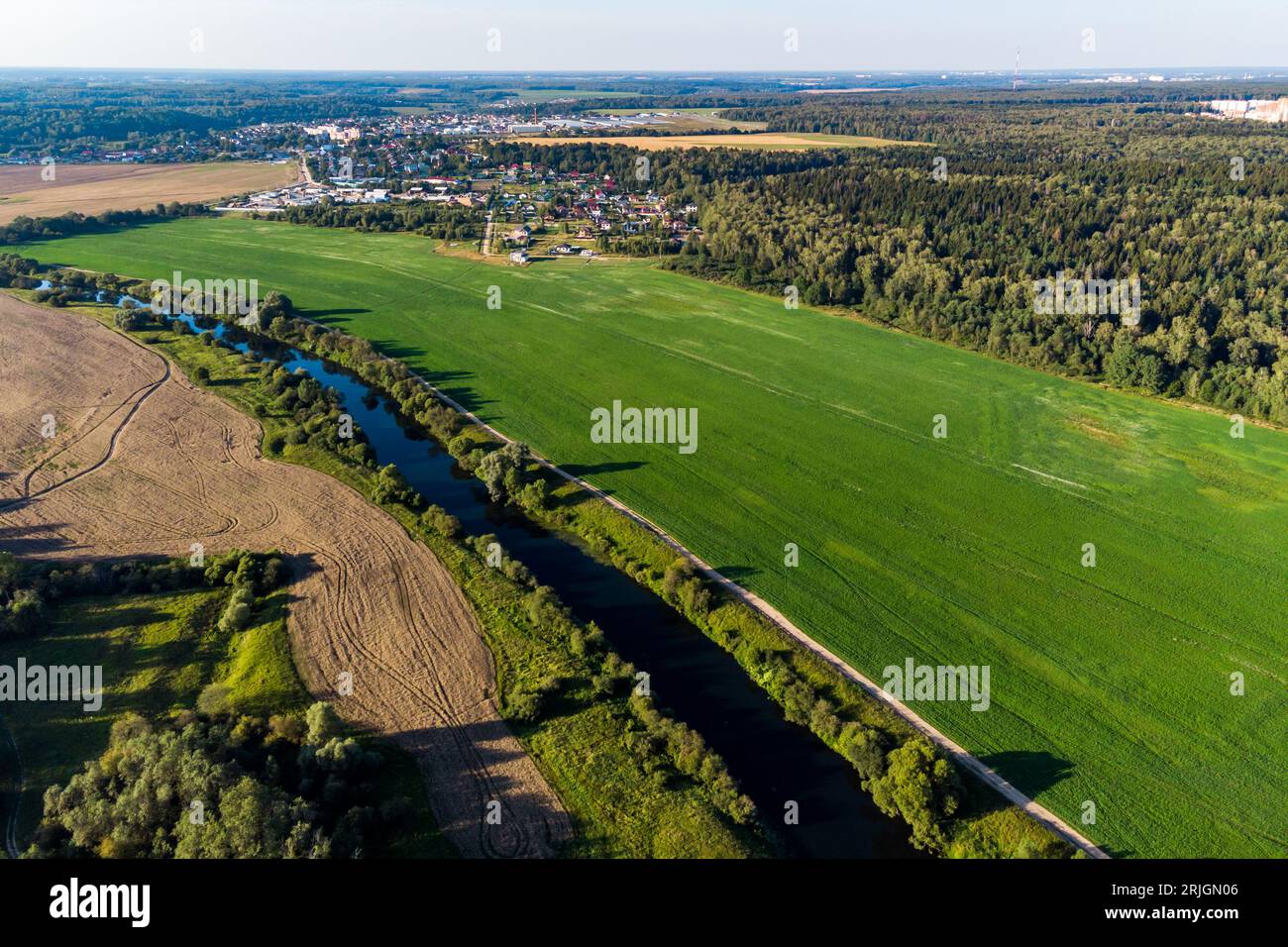 Green fields with river hi-res stock photography and images - Alamy