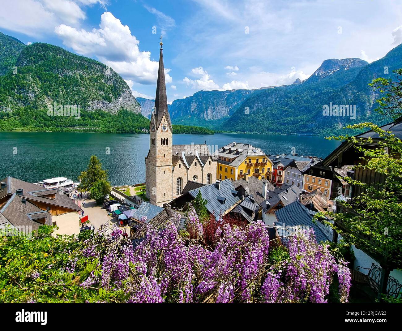 Hallstatt, a charming village on Hallstattersee lake and a famous ...