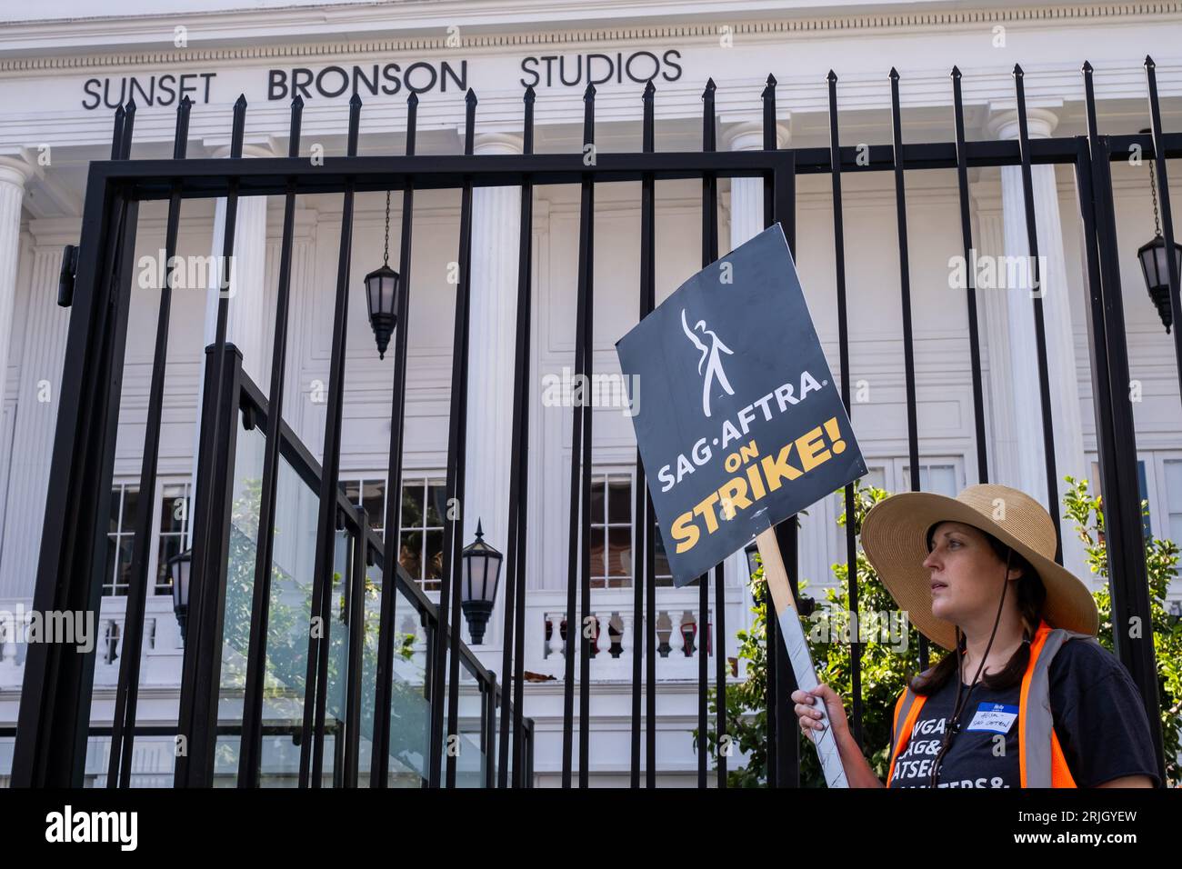 Los Angeles, USA. 22 Aug, 2023. SAG-Aftra writers on strike outside the ...