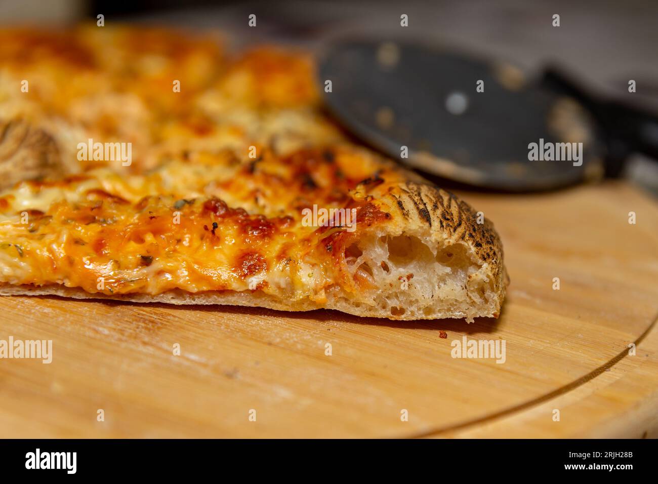 Traditional Vera Pizza Napoletana with chicken and catupiry cheese ...