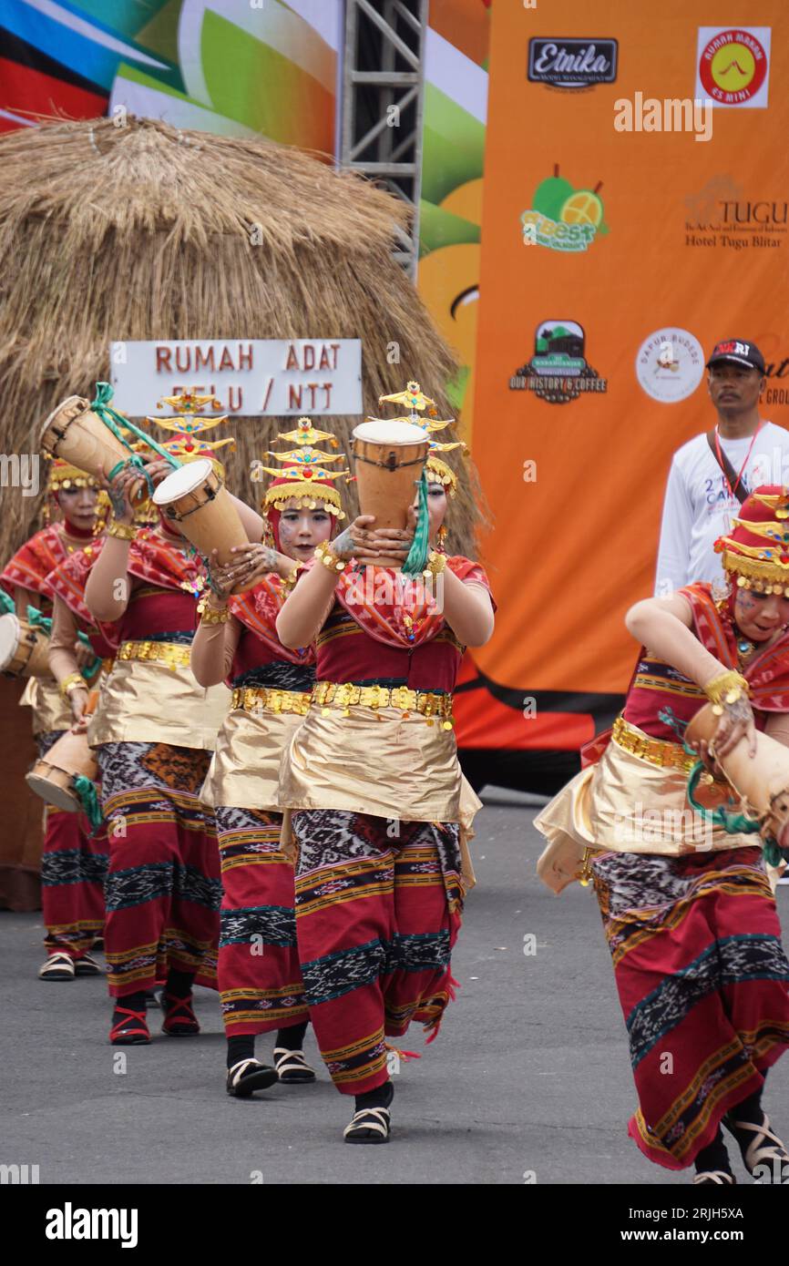 Tari likurai hi-res stock photography and images - Alamy