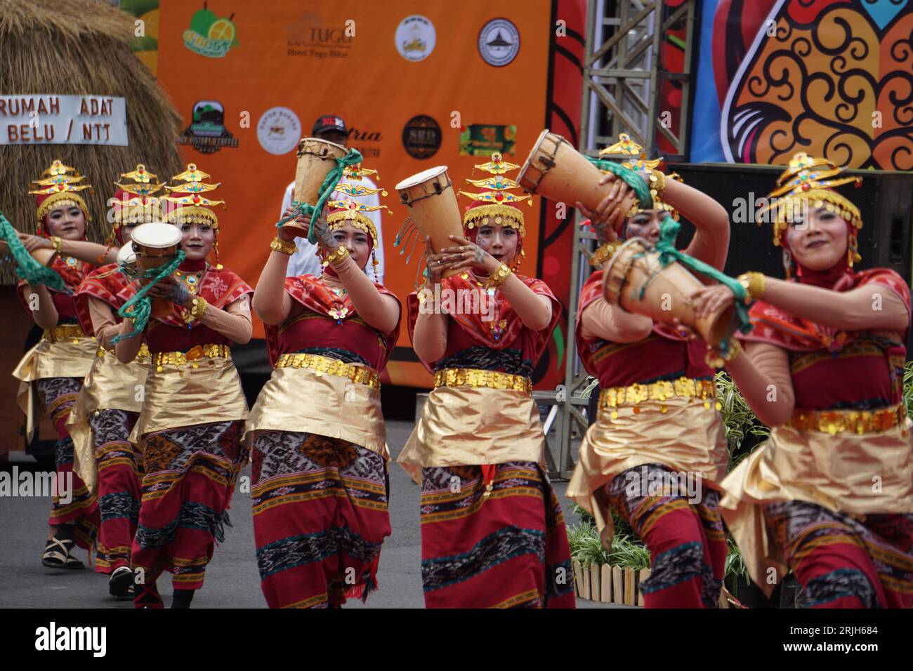 East nusa tenggara girl hi-res stock photography and images - Alamy