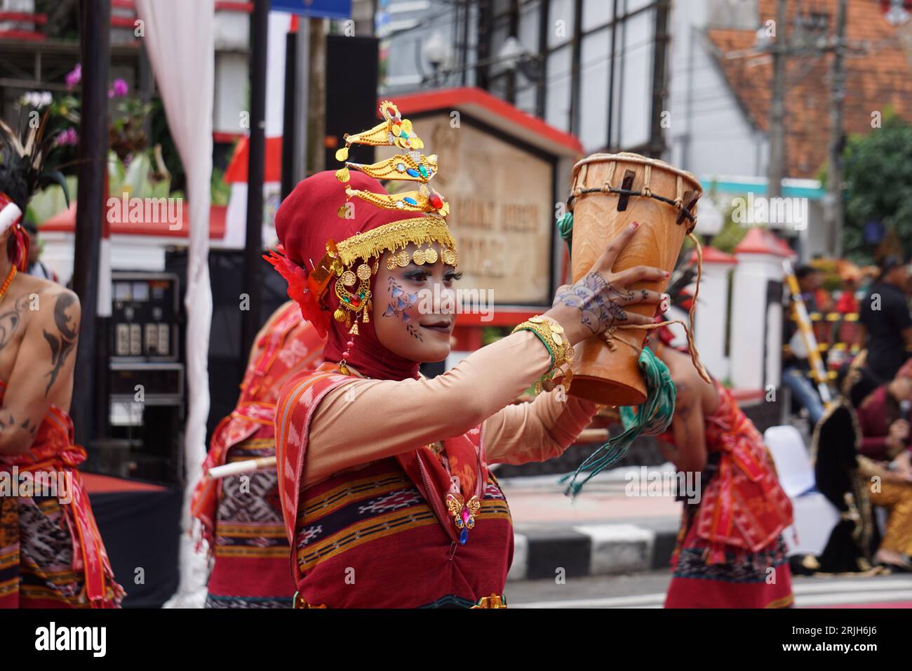 Tari likurai hi-res stock photography and images - Alamy