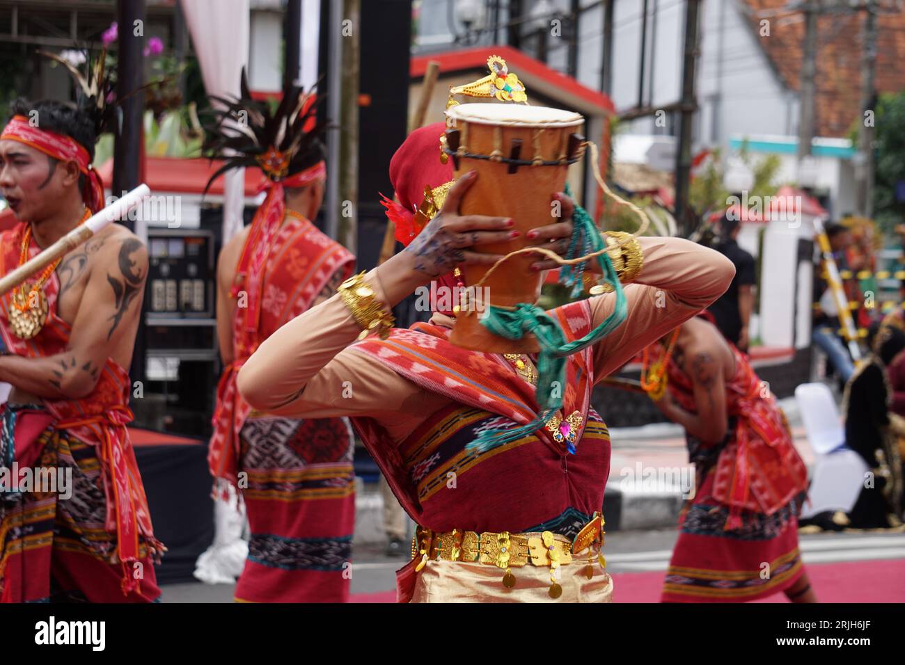 Tari likurai hi-res stock photography and images - Alamy