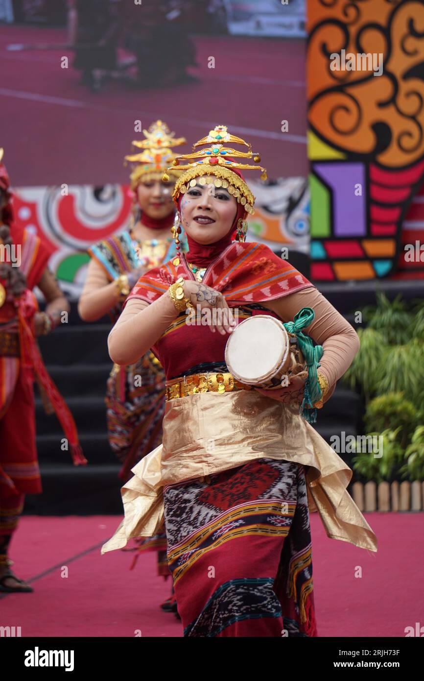 Tari likurai hi-res stock photography and images - Alamy