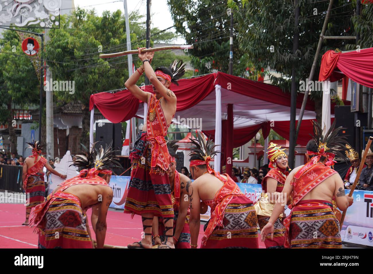 Tari likurai hi-res stock photography and images - Alamy