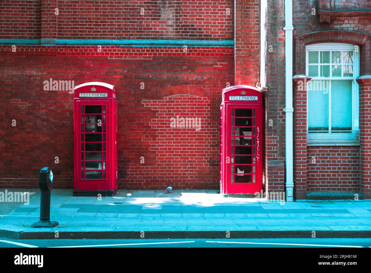 Street telephone boxes hi-res stock photography and images - Alamy
