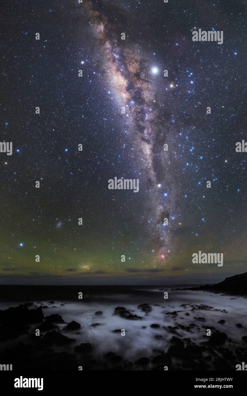 Milky Way above Easter island Stock Photo - Alamy