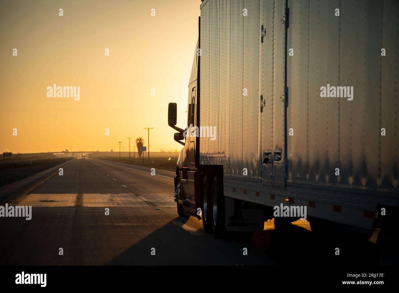 18 wheel commercial truck hi-res stock photography and images - Alamy