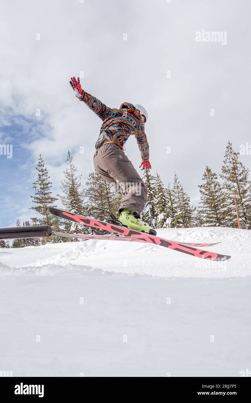Skiing a rail hi-res stock photography and images - Alamy