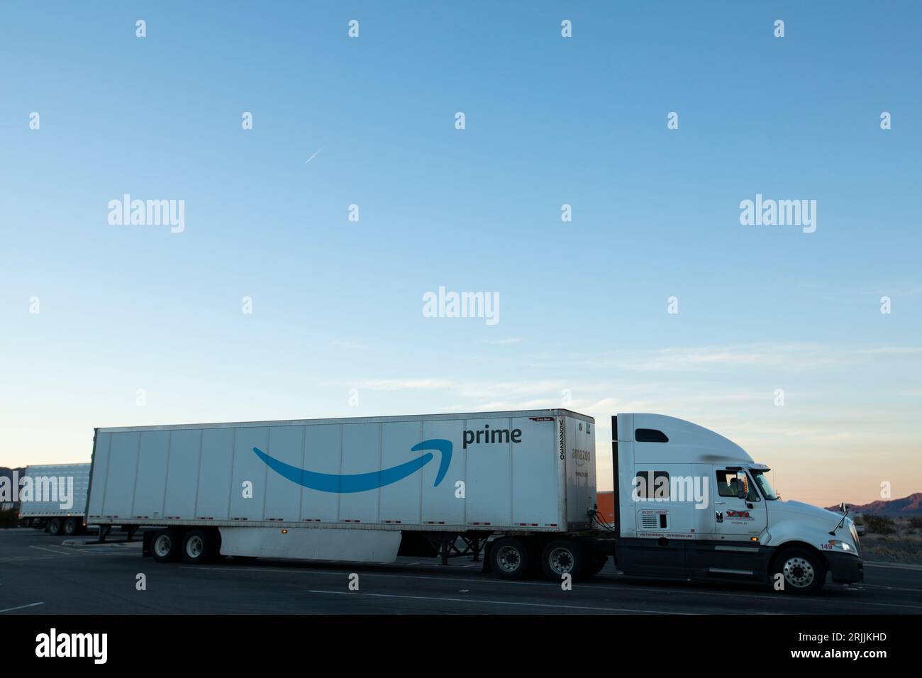 Amazon prime semi hi-res stock photography and images - Alamy