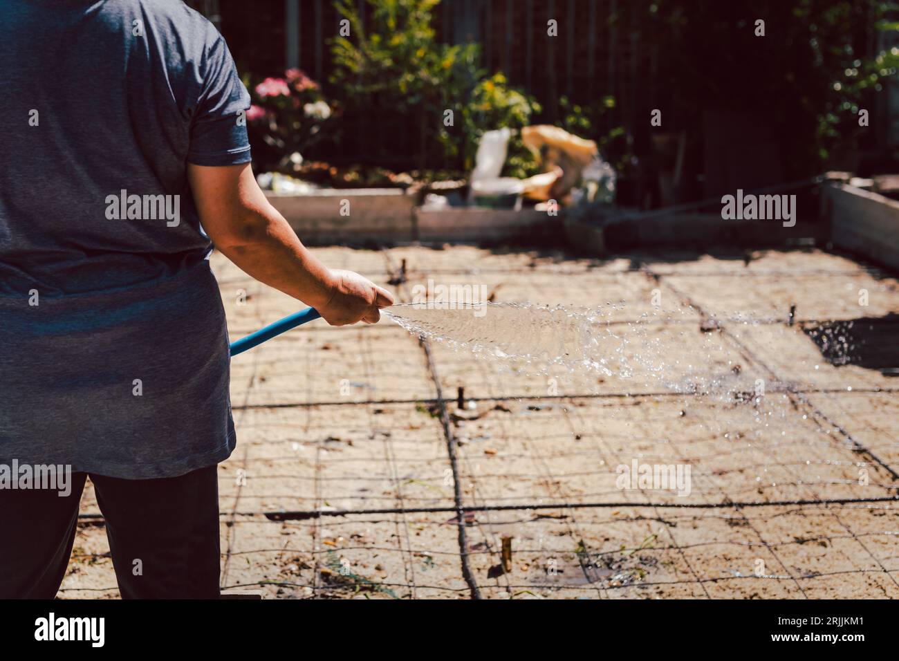 Sand pour garden hi-res stock photography and images - Alamy