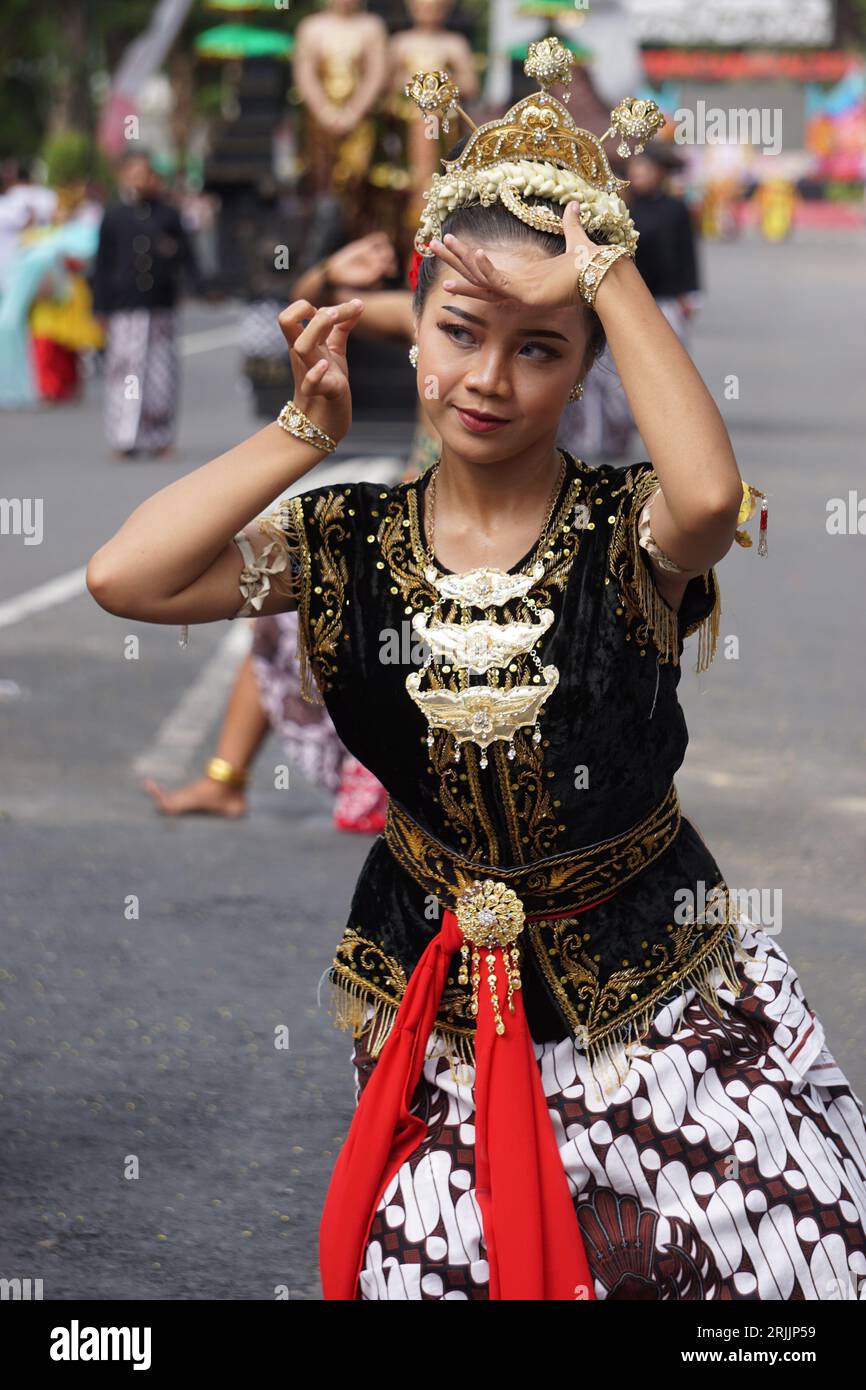 Tari sekar pudyastuti hi-res stock photography and images - Alamy