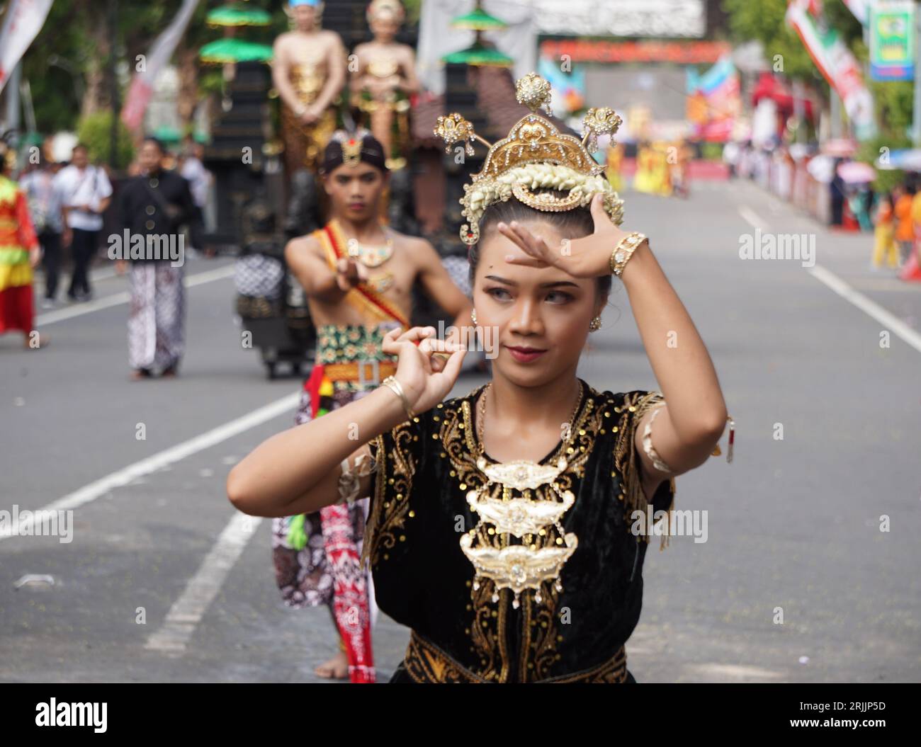 Tari sekar pudyastuti hi-res stock photography and images - Alamy