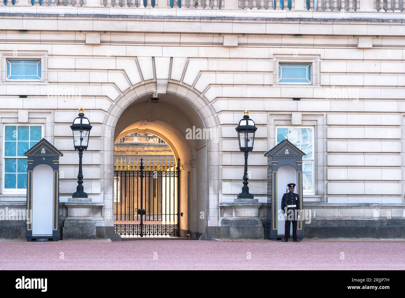 Buckingham palace celebrations hi-res stock photography and images - Alamy