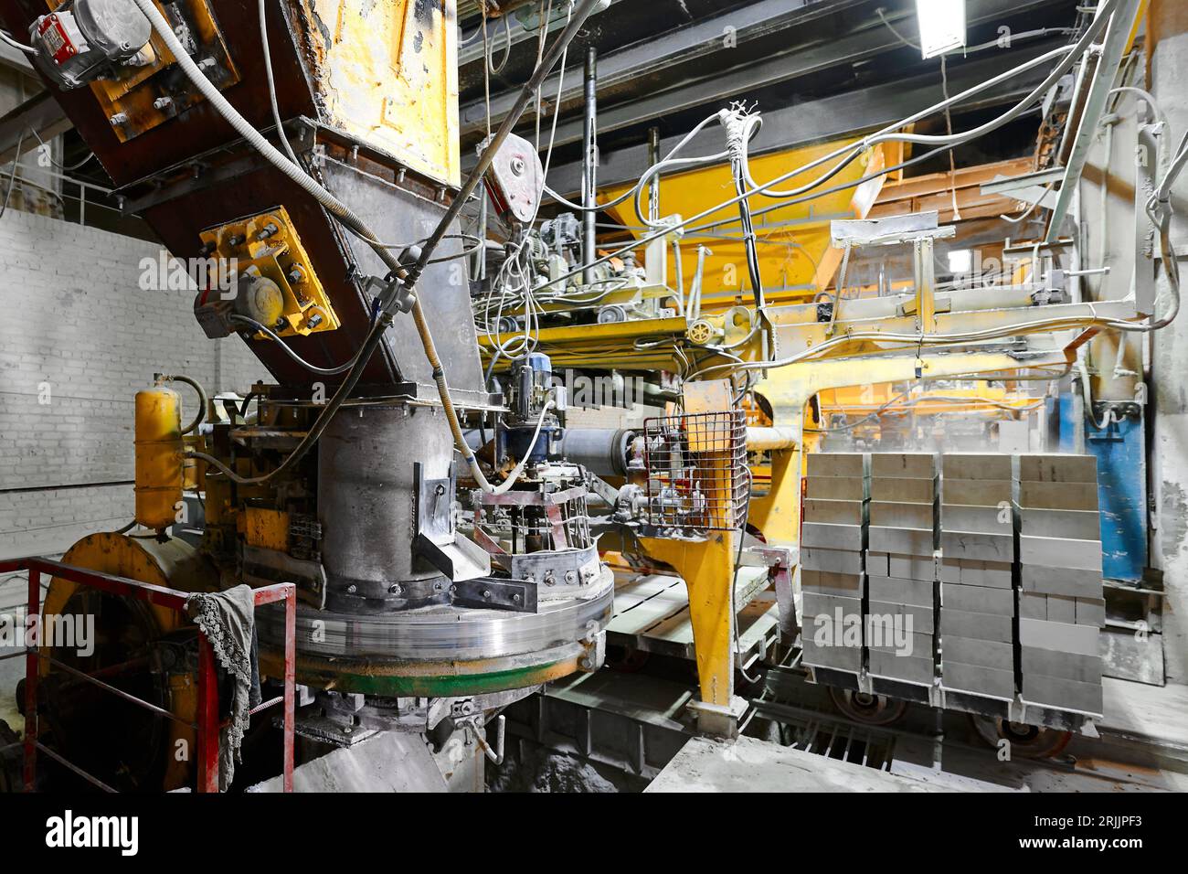 Silica production hi-res stock photography and images - Alamy