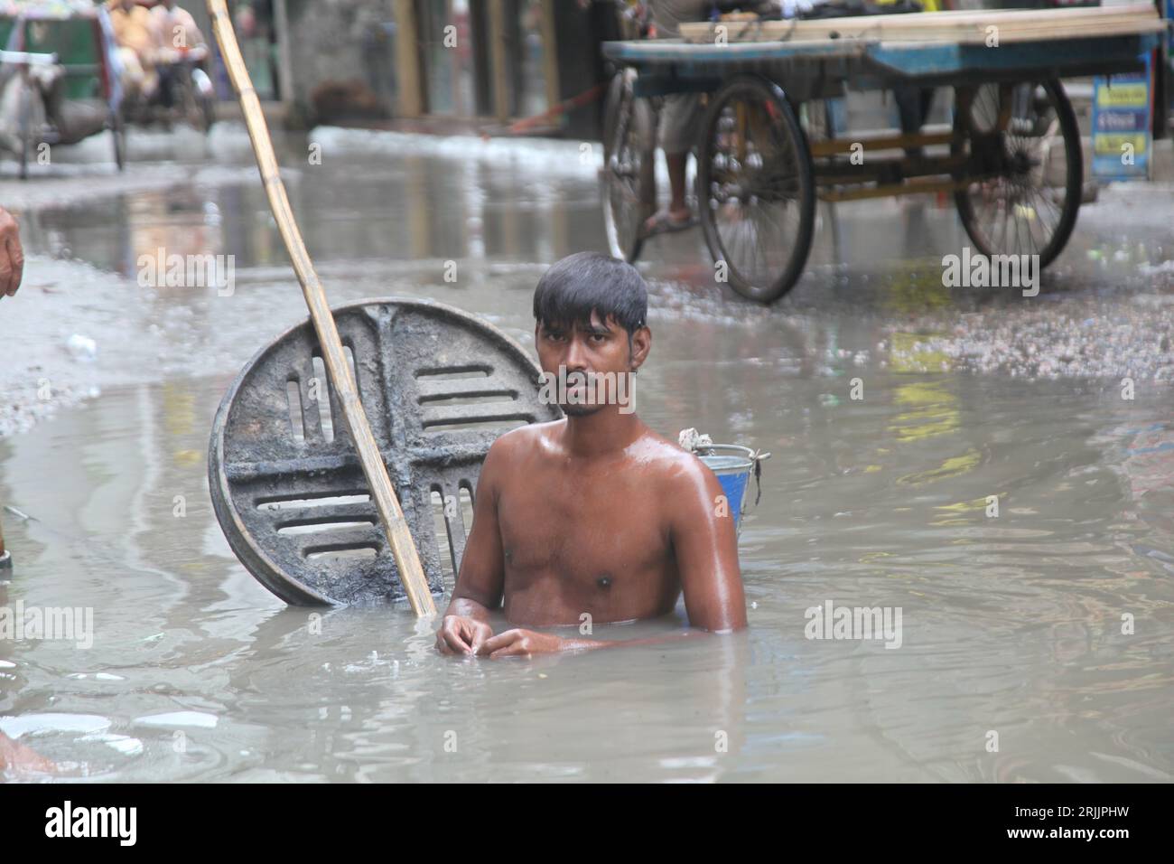 Manholes dhaka hi-res stock photography and images - Alamy