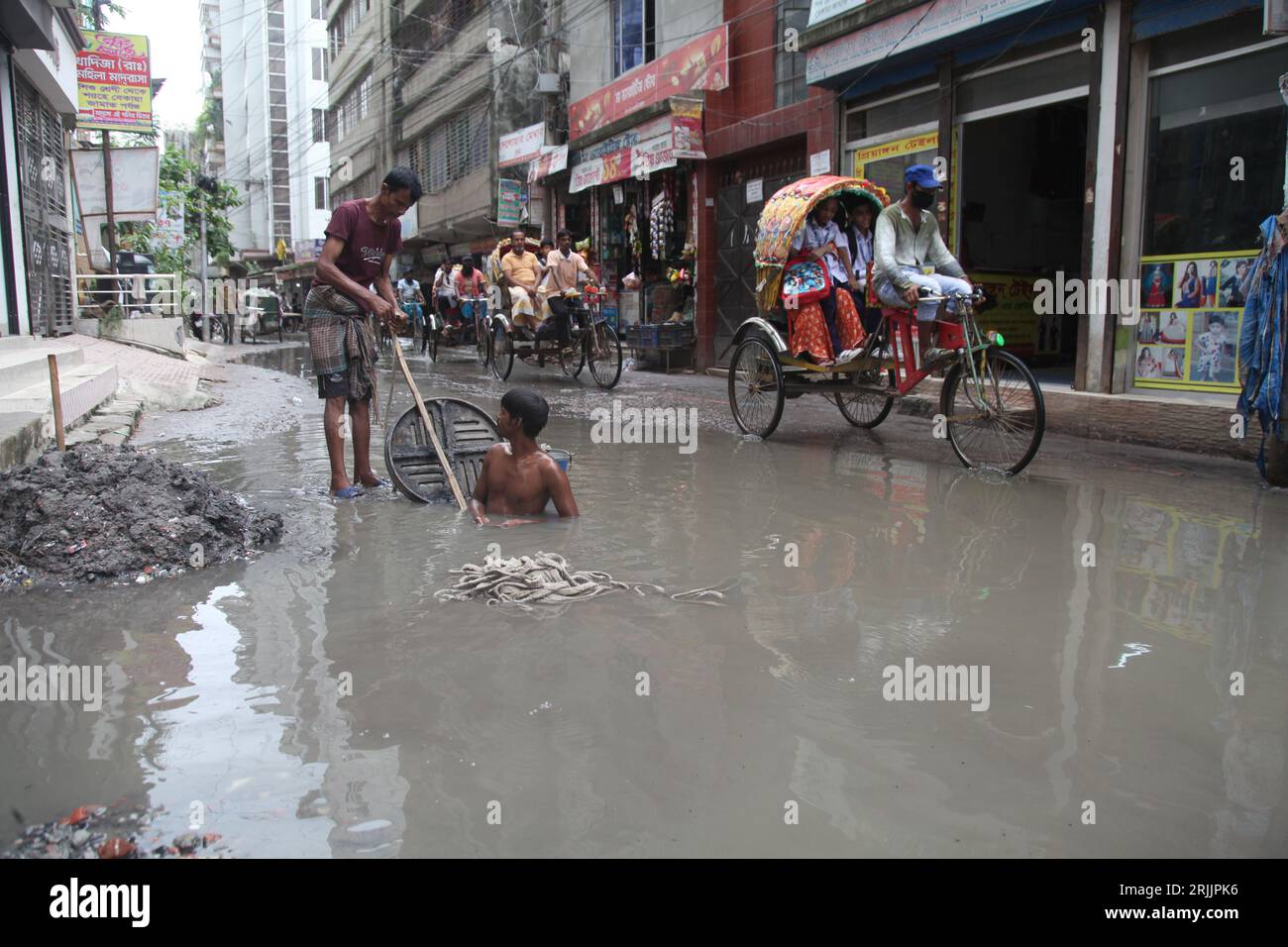 Manholes dhaka hi-res stock photography and images - Alamy