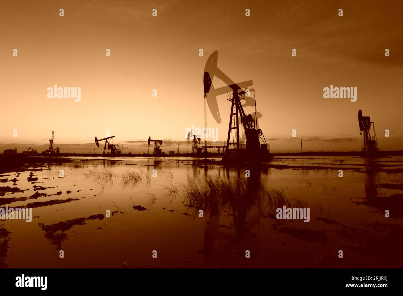 Oil pump geology machinery hi-res stock photography and images - Alamy