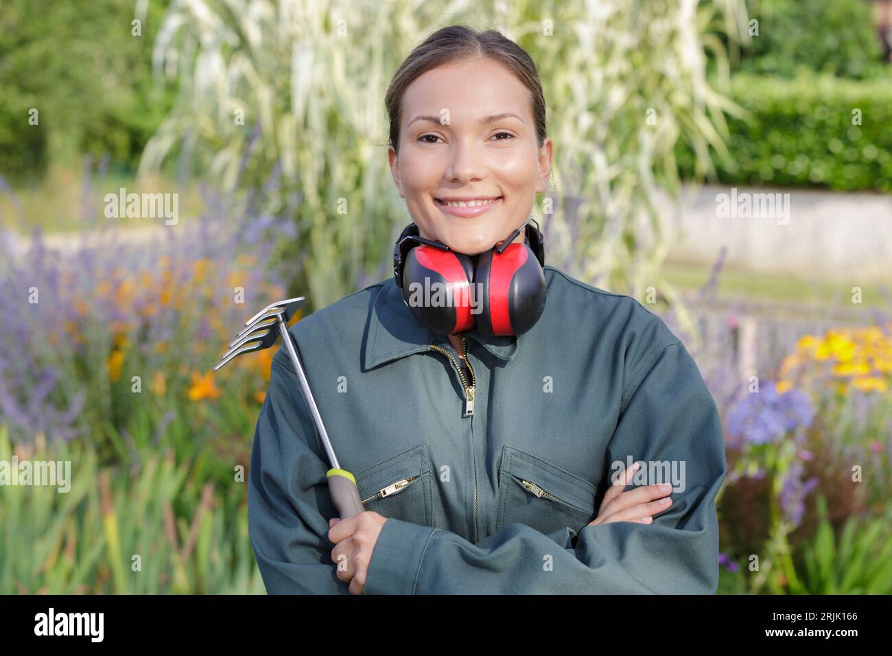 Female landscaper hi-res stock photography and images - Alamy