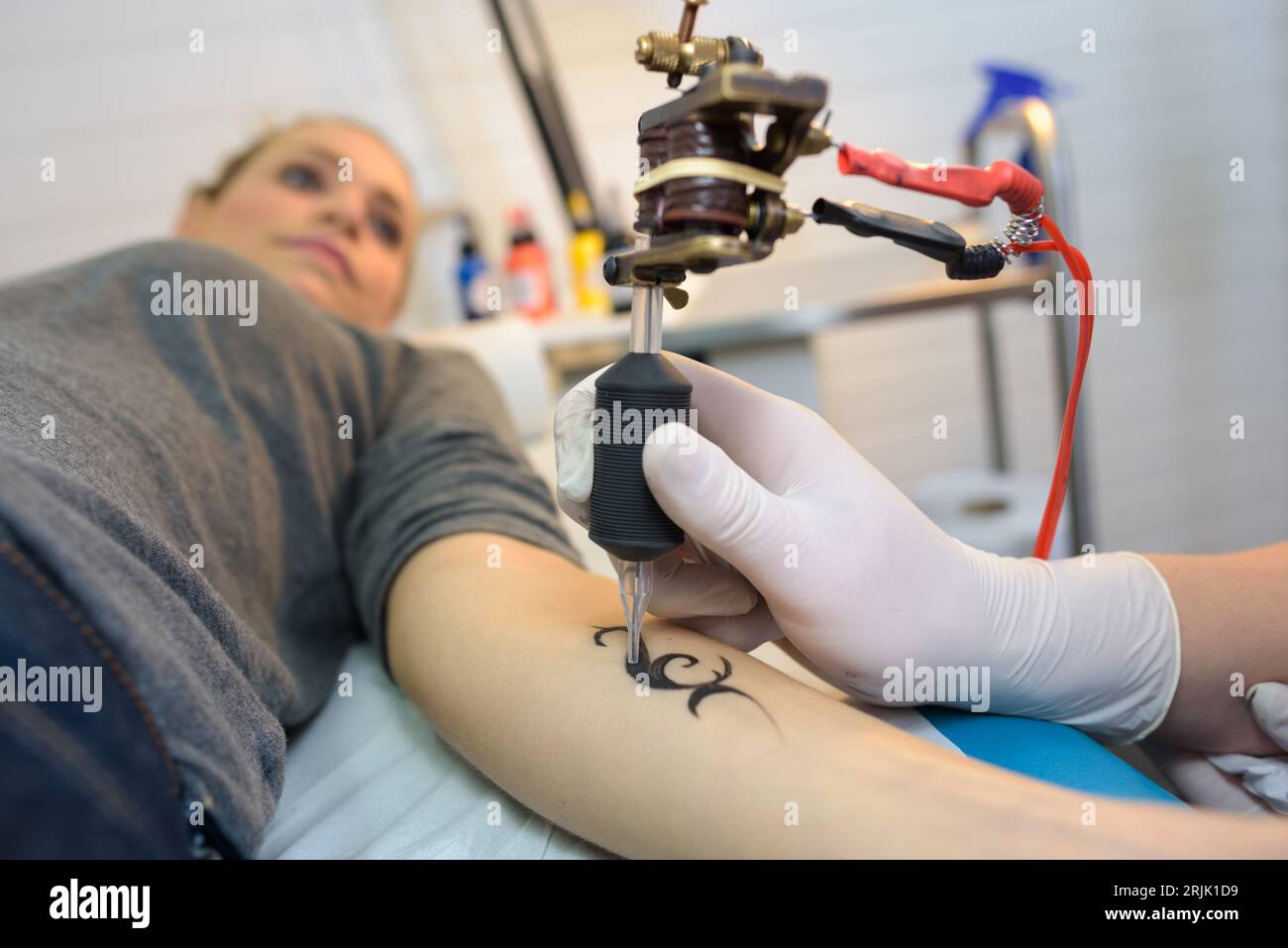 she is having a tattoo Stock Photo - Alamy