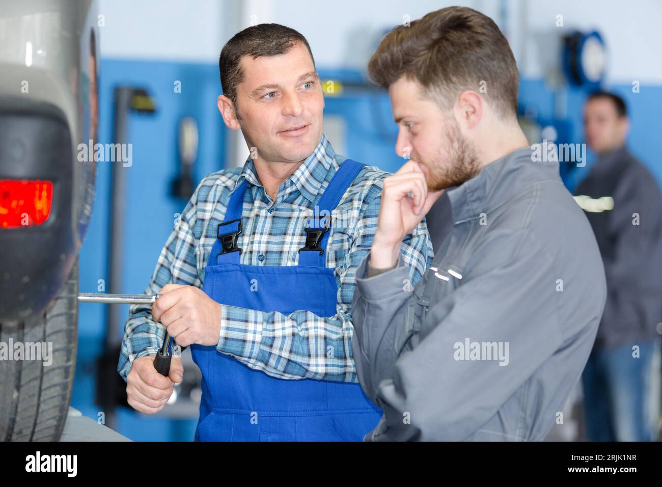 Mechanic teaching apprentice hi-res stock photography and images - Alamy