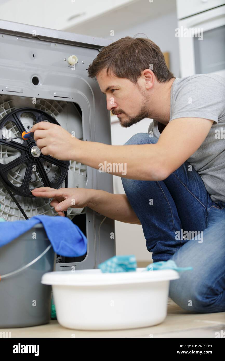 Broken washing machine kitchen hi-res stock photography and images - Alamy
