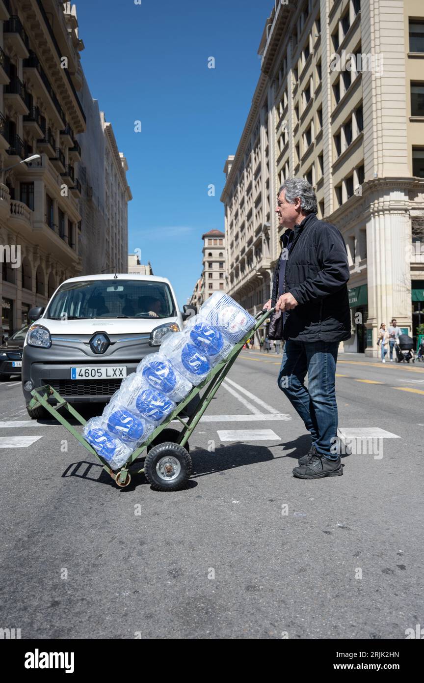 Ice delivery man hi-res stock photography and images - Alamy