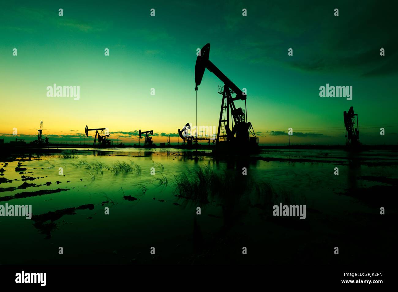 Oil pumping machinery and equipment at work, China Stock Photo - Alamy