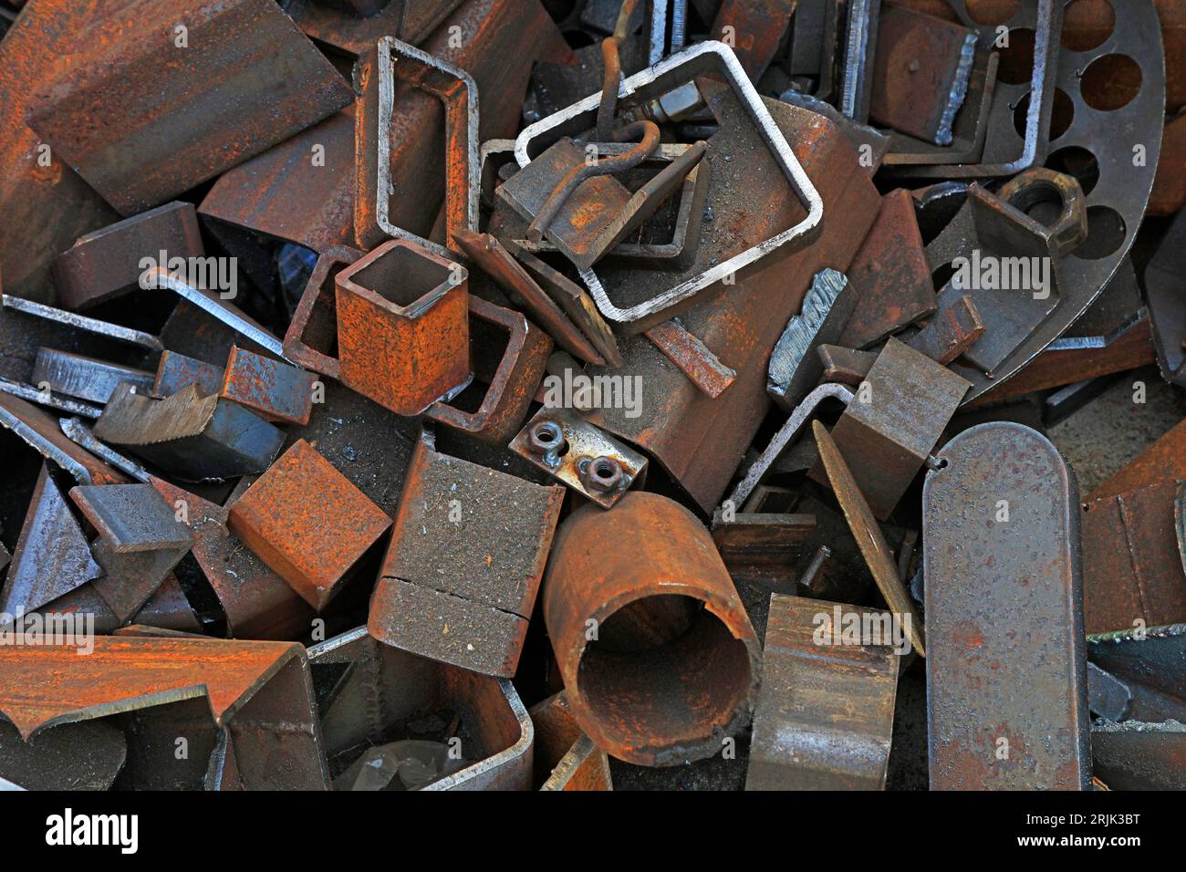 Metal scraps heap hi-res stock photography and images - Alamy
