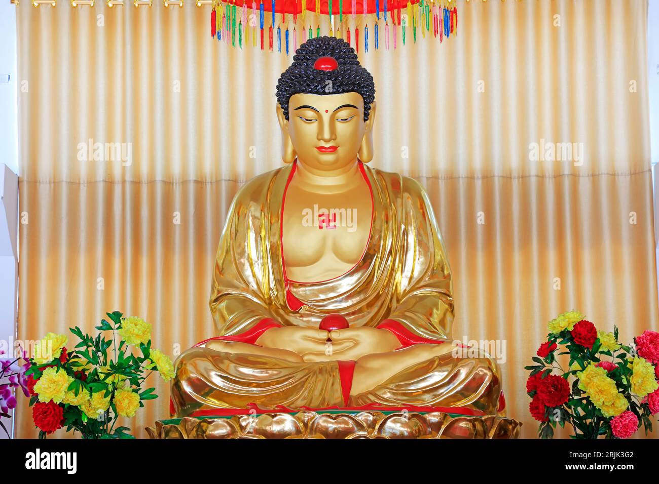 The golden body of Chinese Buddhist Bodhisattva Stock Photo - Alamy