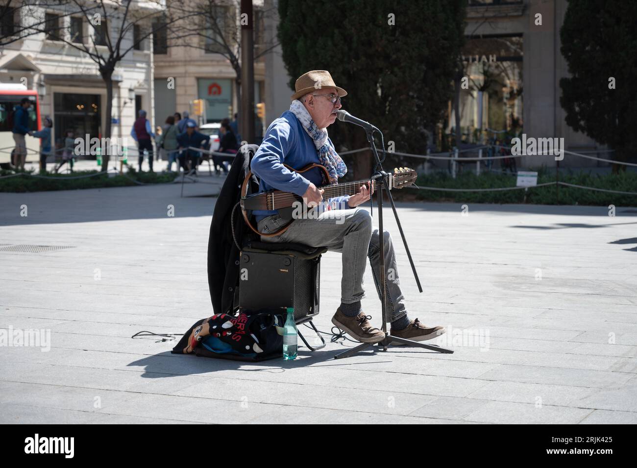 Detail of an older man playing the guitar in the street Stock Photo - Alamy