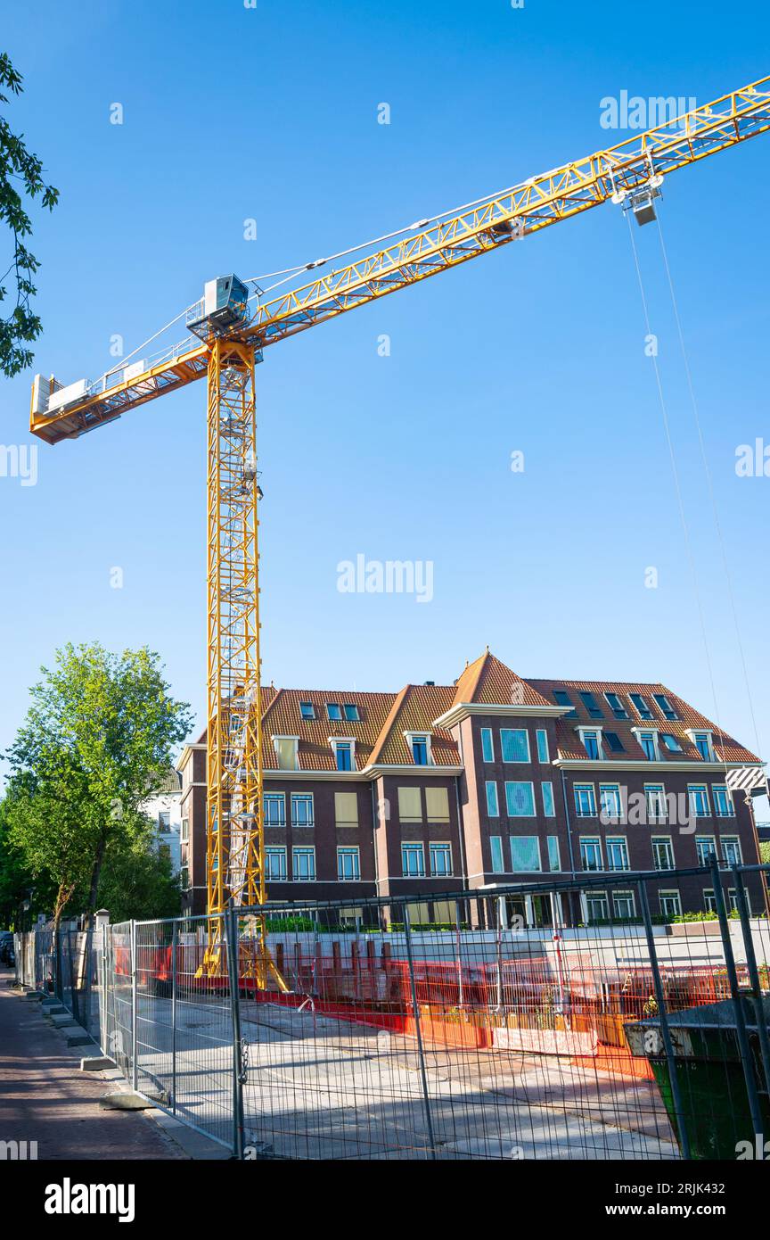 Tall crane at a construction site Stock Photo - Alamy