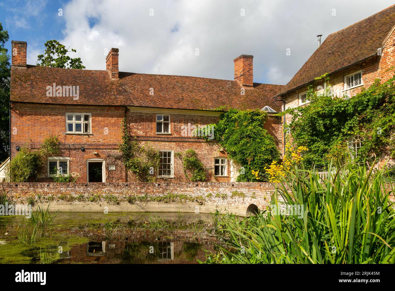 Flatford Mill, East Bergholt, Suffolk, England, UK Stock Photo - Alamy