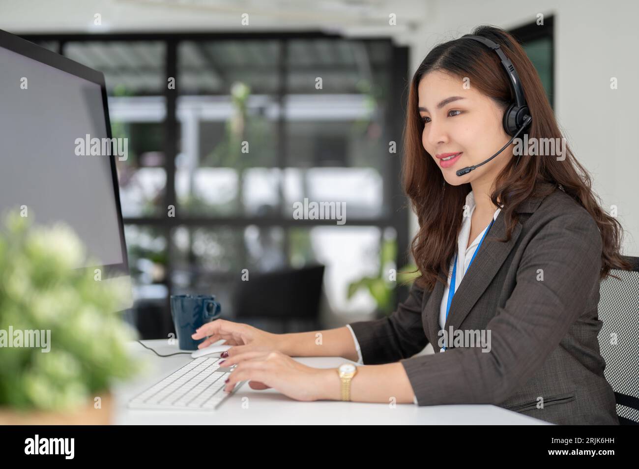 Customer experience centre hi-res stock photography and images - Alamy