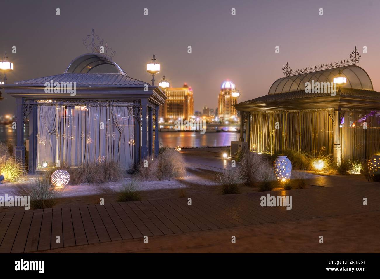 Qataris tent traditions hi-res stock photography and images - Alamy