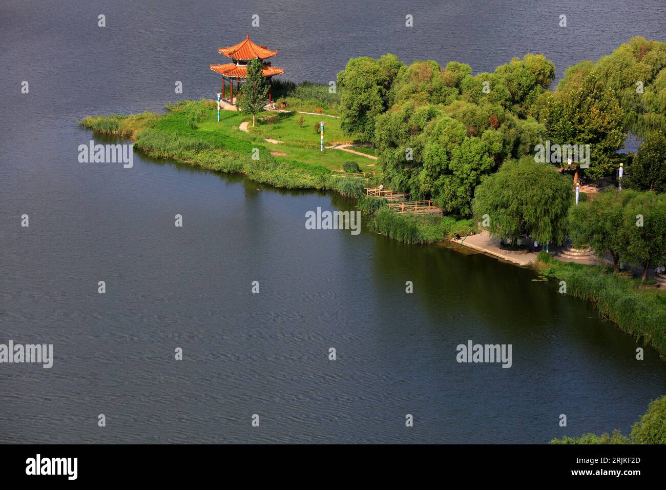 Chinese style pavilion hi-res stock photography and images - Alamy